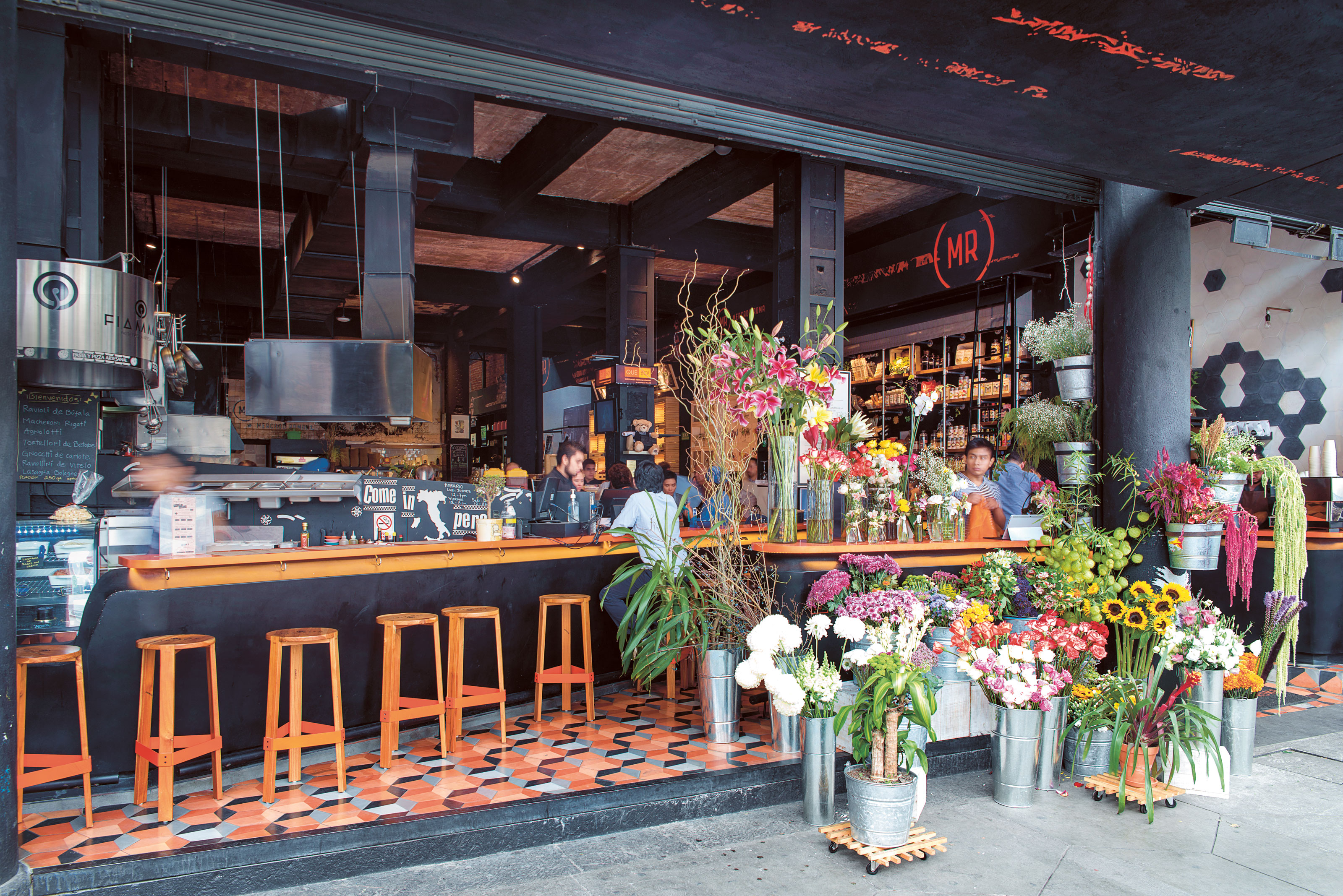 En el Mercado Roma se come despacio - Máspormás