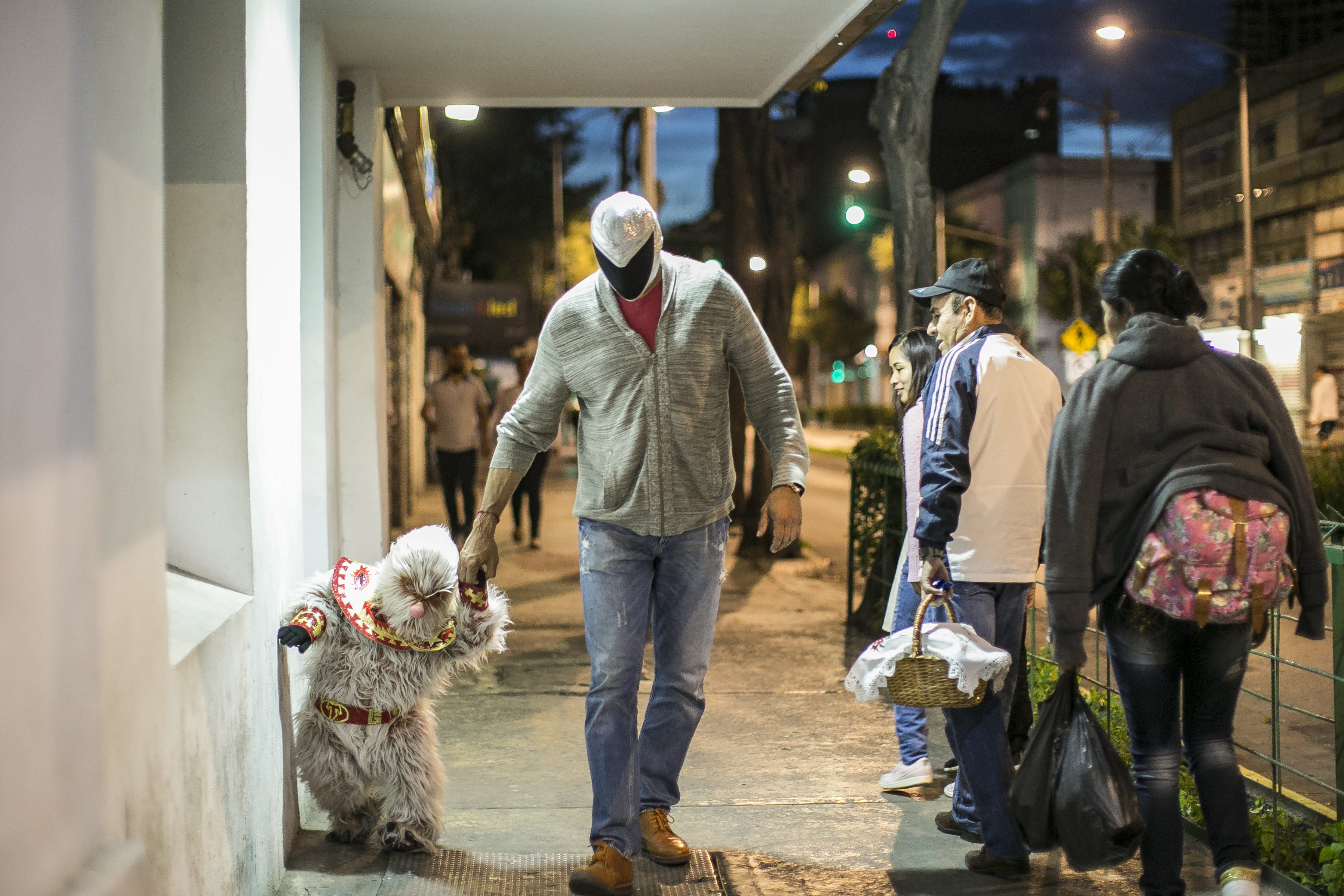 Los luchadores Tinieblas Jr. y Alushe cuentan su historia - Máspormás