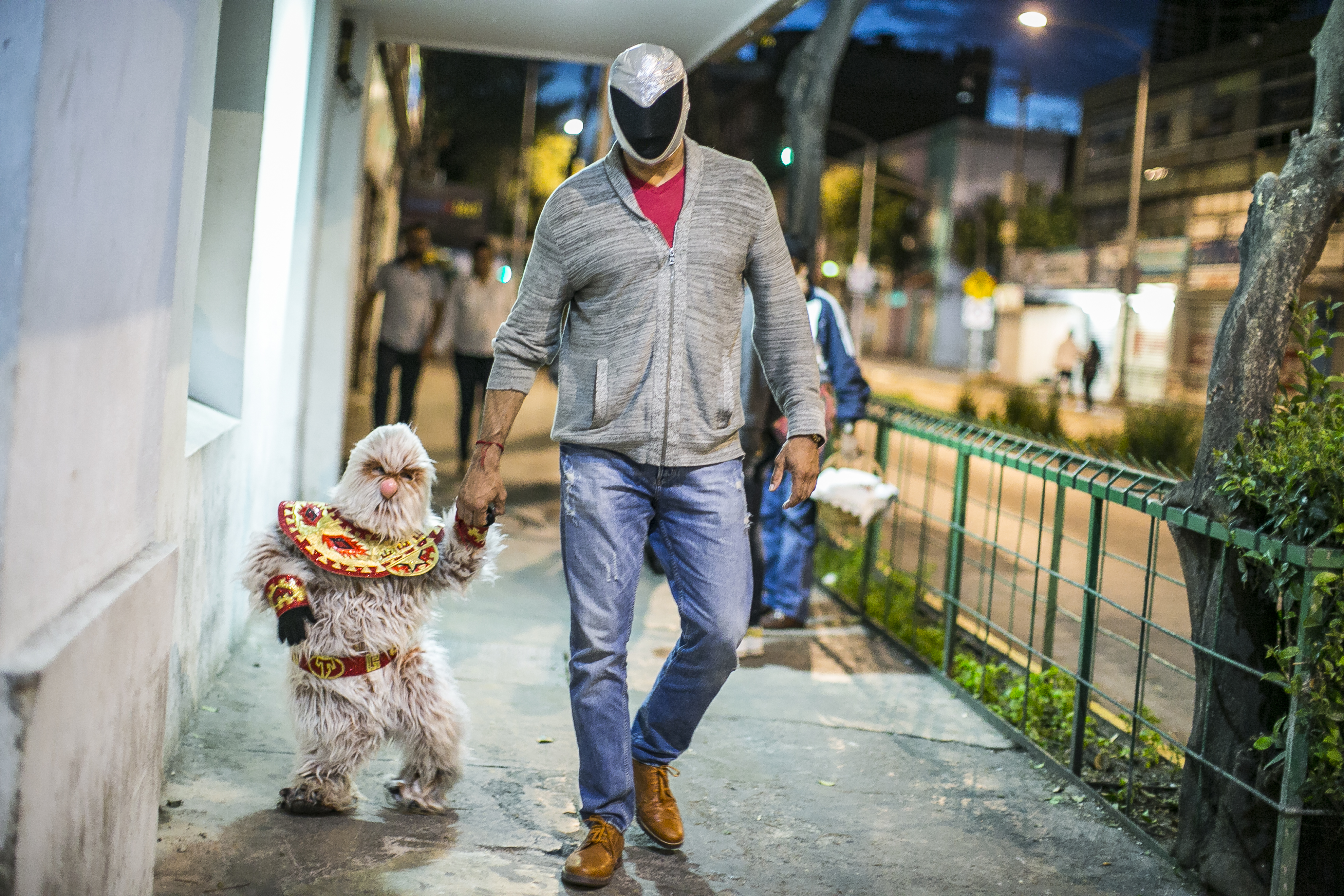 Los luchadores Tinieblas Jr. y Alushe cuentan su historia - Máspormás