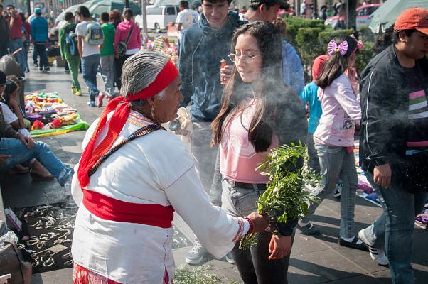 ¿Limpias de hierbas o de dinero?